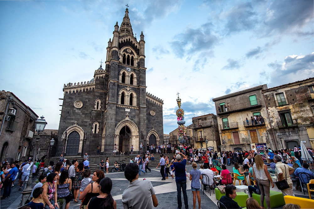 Ferragosto: a Randazzo migliaia di turisti per vedere "A Vara" - L'urlo